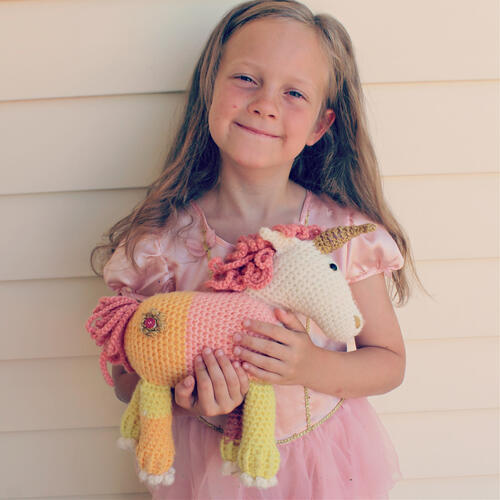 Holland Designs Crochet Pattern - Clippy-Clop Unicorn | The Ribbon Rose